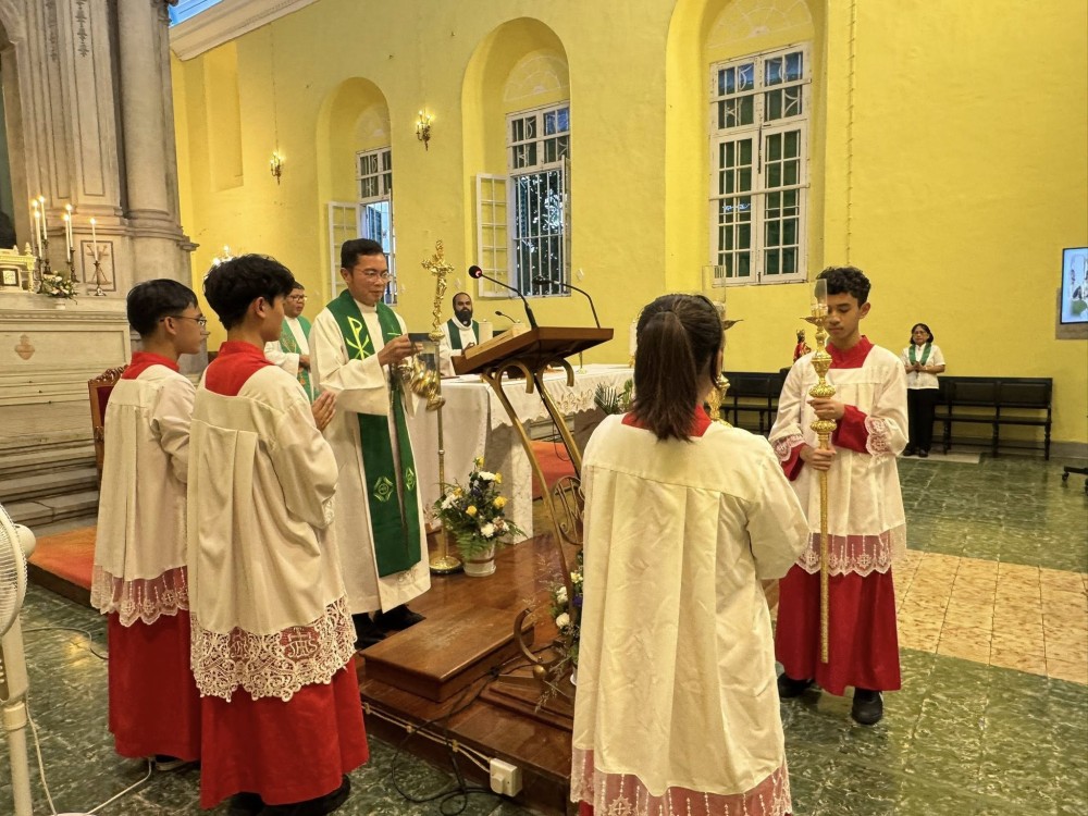 Fr. Ian Dacayanan’s Ordination and Altar Server Installation - 天主教澳門教區 ...